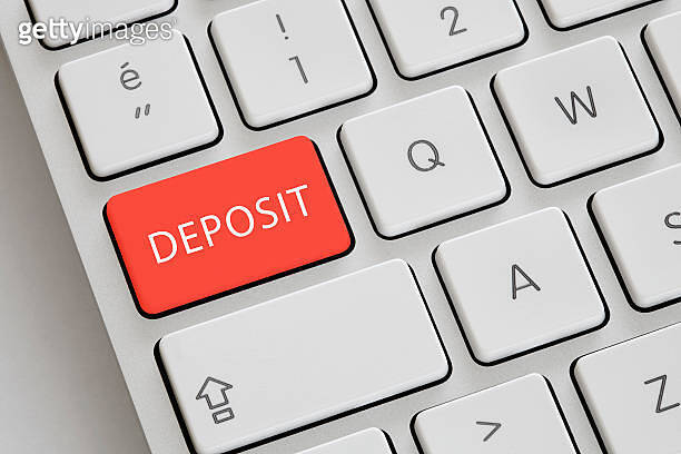 A red deposit button on a computer keyboard 이미지 (466188485) - 게티이미지뱅크