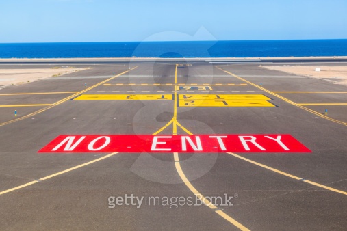 no entry sign at the runway (464603163) - 게티이미지뱅크