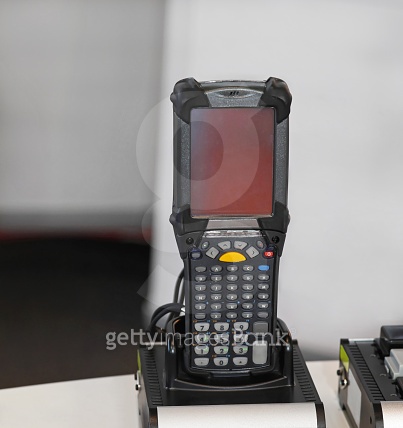 Handheld Barcode Scanner (498392265) - 게티이미지뱅크
