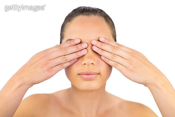 Woman keeping her eyes shut 이미지 (461533795) - 게티이미지뱅크