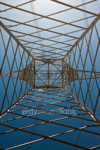 Inside of a power pylon 이미지 (494123937) - 게티이미지뱅크