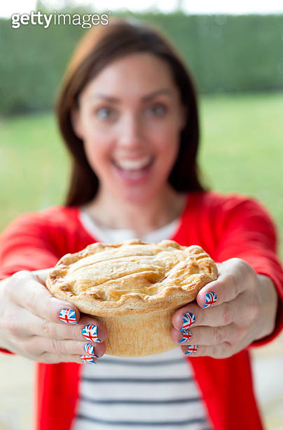 Woman Eating Meat Pie 이미지 (492025697) - 게티이미지뱅크