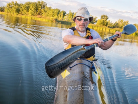 paddling fast sea kayak 이미지 (510533025) - 게티이미지뱅크