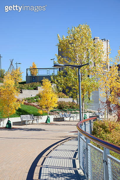 Saskatoon River Landing in Autumn 이미지 (514346137) - 게티이미지뱅크