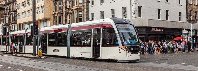 Public Transport - Tram in Princes Street, Edinburgh (521871337) - 게티이미지뱅크