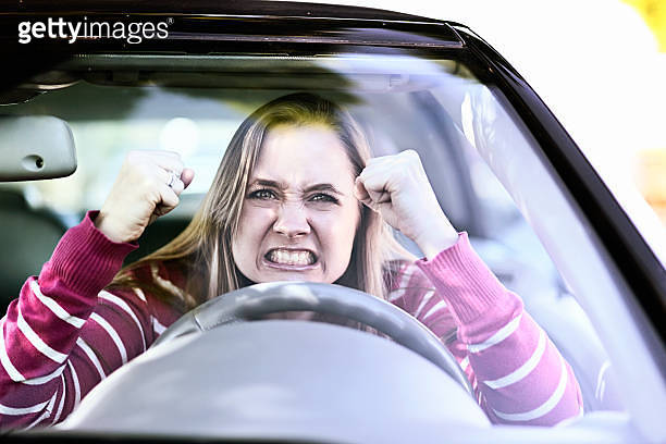 Frustrated woman driver shaking both fists through windshield 이미지 ...