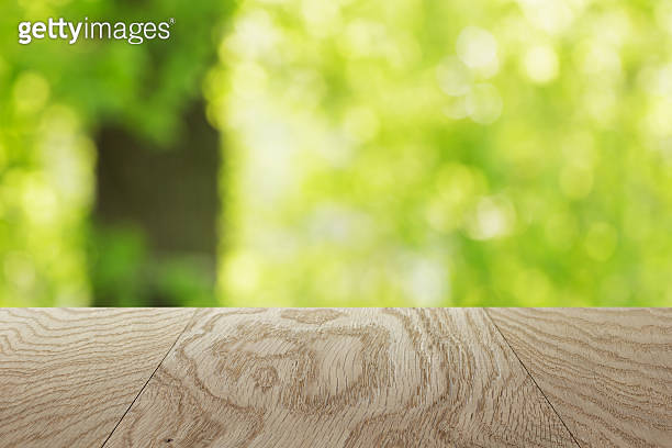 natural oak table template with blurred oak tree on background 이미지 ...