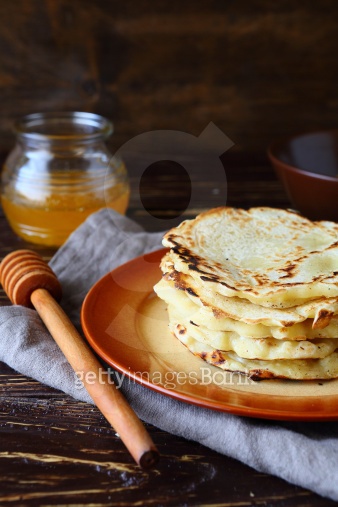 simple rustic pancakes on plate 이미지 (508095273) - 게티이미지뱅크