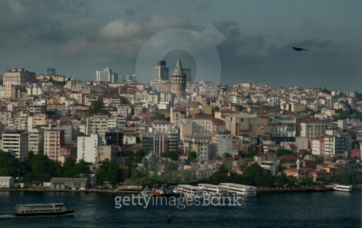 Istanbul, Turkey. Bridges on the Golden Horn estuary in Istanbul. 이미지 ...
