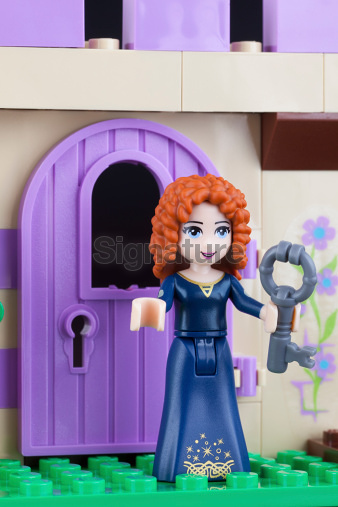Lego Merida minifigure (Brave) with castle’s key 이미지 (490314001) - 게티이미지뱅크