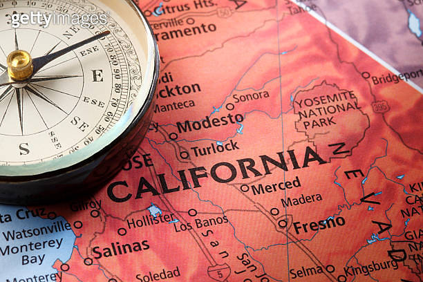 Compass and Map - California (503039093) - 게티이미지뱅크