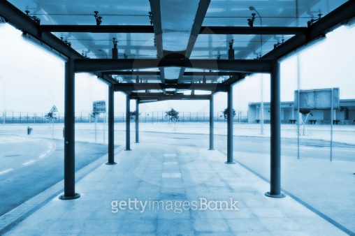 Bus stop terminal 이미지 (494149047) - 게티이미지뱅크