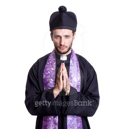 Young catholic priest praying 이미지 (515225949) - 게티이미지뱅크