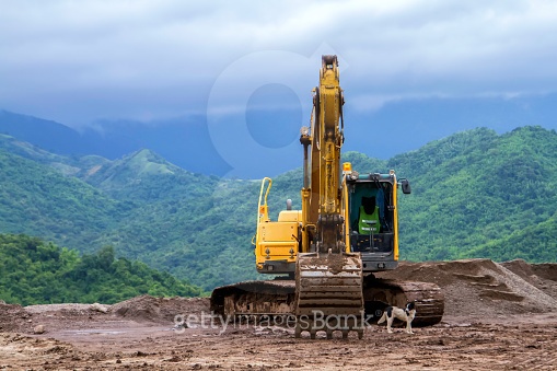 Backhoe running 이미지 (486698118) - 게티이미지뱅크