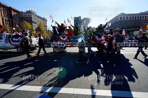 Float at Veterans Day Parade 이미지 (496493722) - 게티이미지뱅크
