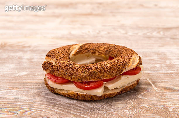 Simit sandwich with feta cheese and tomatoes 이미지 (496859704) - 게티이미지뱅크