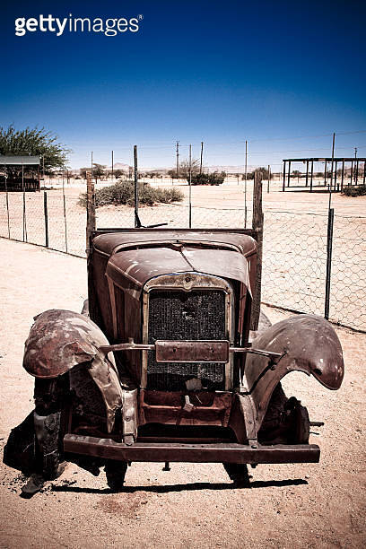 Vintage Classic Car Wreck (471066407) - 게티이미지뱅크