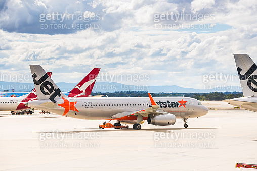Jetstar and Qantas airliner at Melbourne Airport 이미지 (484264635) - 게티이미지뱅크