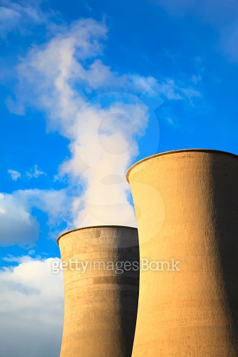 Two cooling tower in geothermal energy power station on sunset. 이미지 ...