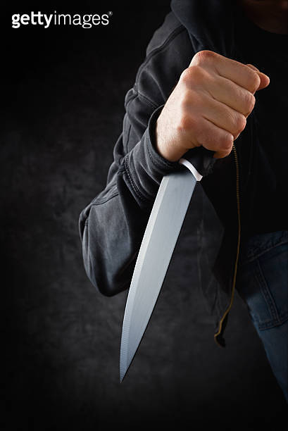 Robber with big sharp knife 이미지 (466182890) - 게티이미지뱅크