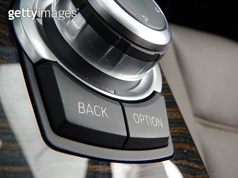 Electronic shift controller in car interior (482181832) - 게티이미지뱅크