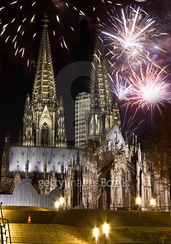 Fireworks at Cologne Cathedral, Cologne, Germany 이미지 (497634786) - 게티이미지뱅크