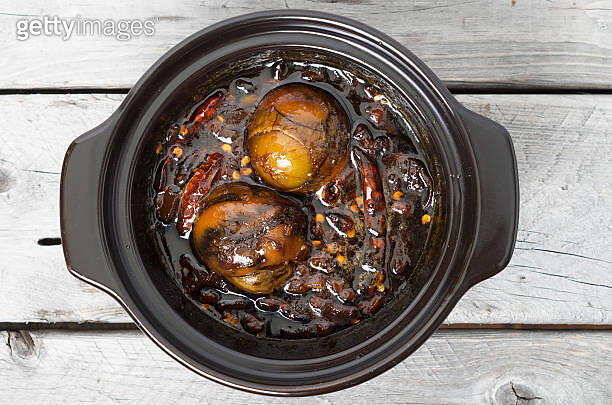 Caramelized balut - boiled developing duck embryo 이미지 (485814380) - 게티이미지뱅크
