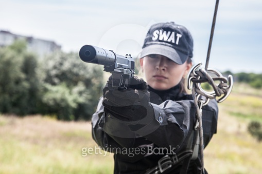 Female police officer SWAT 이미지 (493028218) - 게티이미지뱅크
