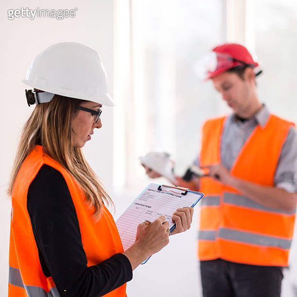 Facility maintenance team at work 이미지 (499148826) - 게티이미지뱅크