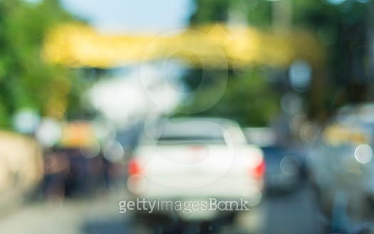 Urban background with blurred buildings and street, out of focus. 이미지 ...