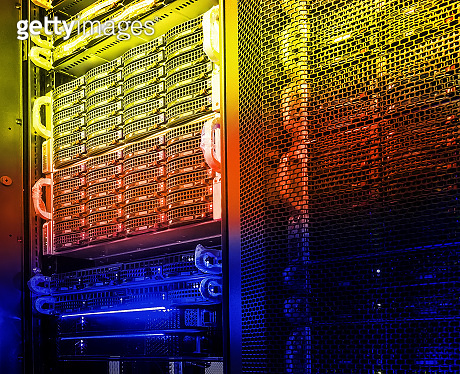 disk array in the data center 이미지 (494249716) - 게티이미지뱅크