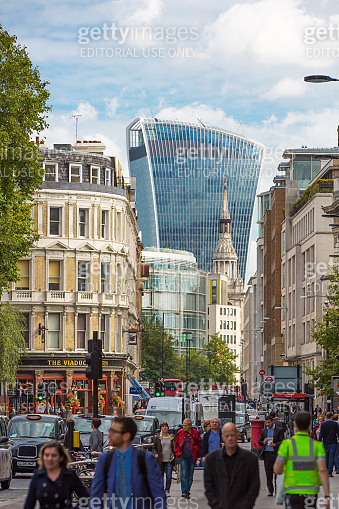 Holborn street with traffic and people crossing the road (491934936 ...