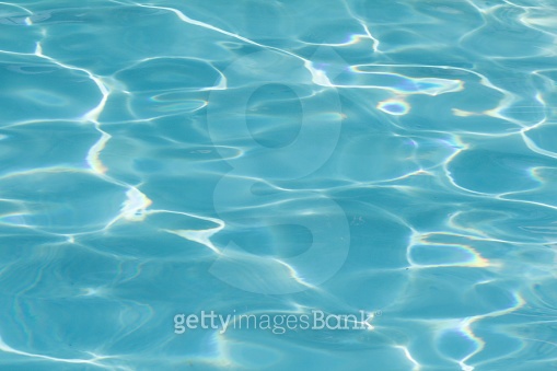 green pool water with sun reflections 이미지 (483281094) - 게티이미지뱅크