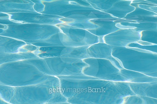 green pool water with sun reflections 이미지 (483276560) - 게티이미지뱅크