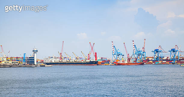 Port of Naples, cargo ships, container terminal (502977586) - 게티이미지뱅크