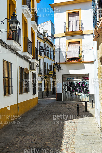 Deserted neighborhood in Spain 이미지 (492884514) - 게티이미지뱅크