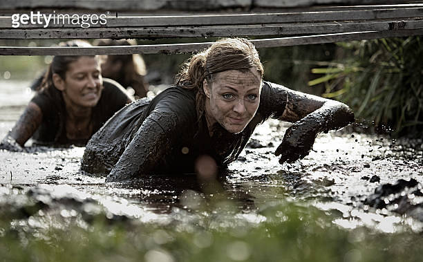 group of women crawling in mud 이미지 (486264446) - 게티이미지뱅크