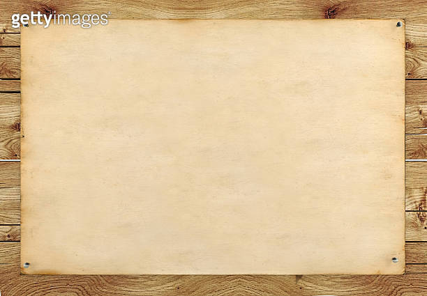 Plain paper board on wood plank (496961688) - 게티이미지뱅크