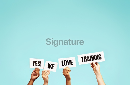 "Yes! We love training" say enthusiastic hand-held words 이미지 (468641690 ...