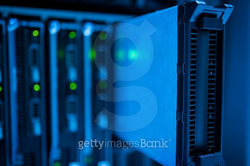 Network servers 이미지 (473975860) - 게티이미지뱅크