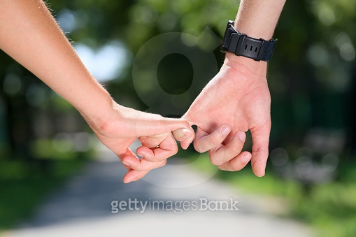 hand in hand 이미지 (488672498) - 게티이미지뱅크