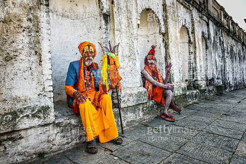 Wandering Shaiva sadhus (holy men) in ancient Pashupatinath Temple ...