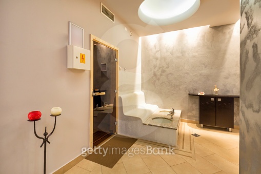 Heated bench with foot basins in spa center (487666660) - 게티이미지뱅크