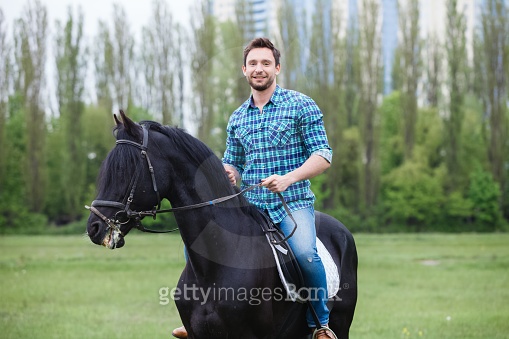 man riding a horse 이미지 (474461190) - 게티이미지뱅크