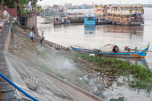Litter And Pollution In The Mekong River 이미지 (472033261) - 게티이미지뱅크