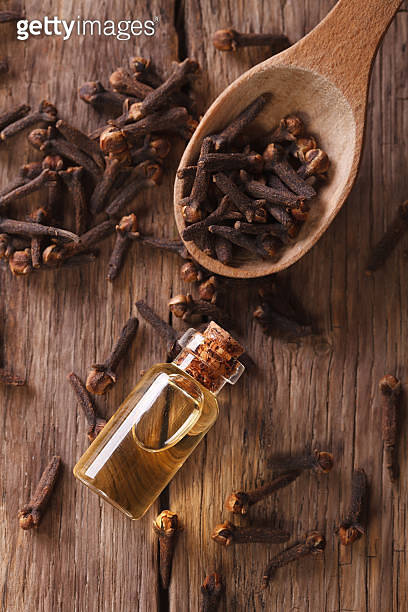 essence of cloves in the bottle macro vertical top view (492517754 ...