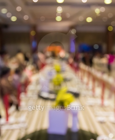 blur formal dining table in grand hall of hotel 이미지 (489925020) - 게티이미지뱅크