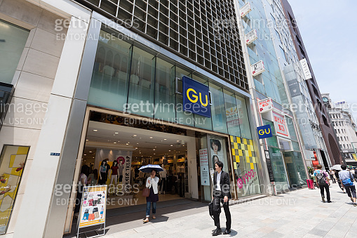 GU Flagship Store in Ginza, Tokyo, Japan (484590206) - 게티이미지뱅크