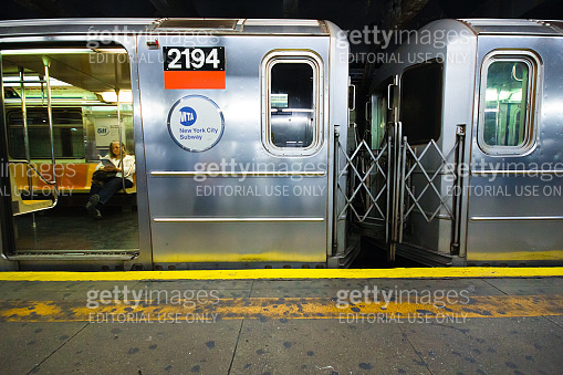 New York City Subway Car 이미지 (471505475) - 게티이미지뱅크