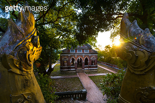 Red Pavilion at Tang Kuan Hill,Songkhla,Thailand 이미지 (486522357) - 게티이미지뱅크